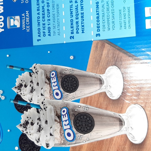 Frankford | Dining | 5pc Oreo Kit 2 Tall Glasses 2 Strawa Scoop Bonus ...